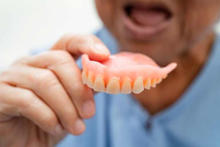 5 Problems Caused by Ill-Fitting Dentures